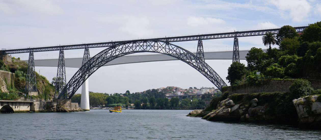How to travel from Lisbon to Porto by train – Helen on her Holidays