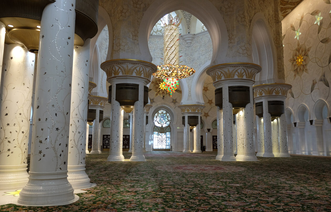 Visiting the Sheikh Zayed Grand Mosque on a day trip from Dubai - Helen ...