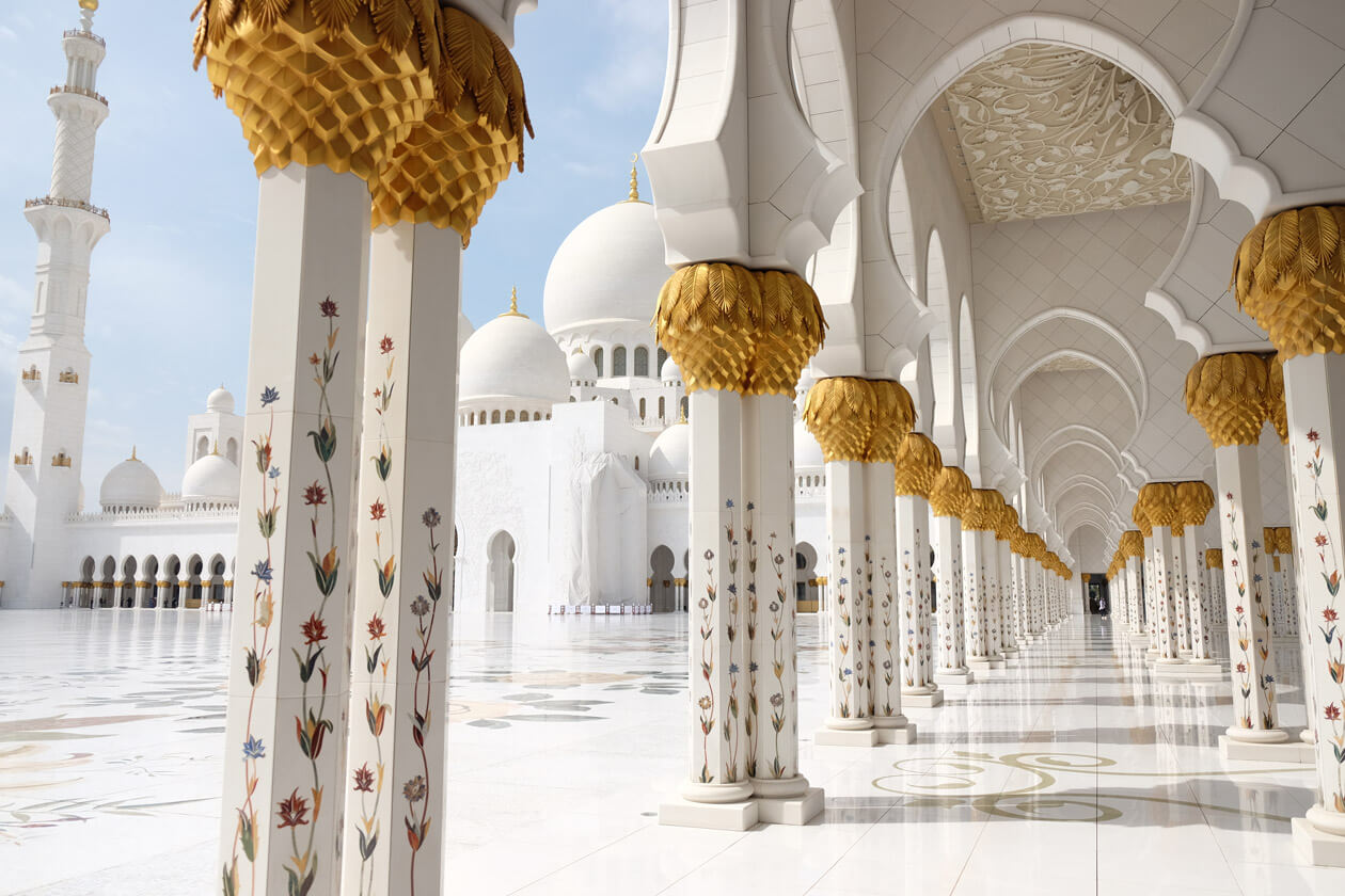 Visiting the Sheikh Zayed Grand Mosque on a day trip from Dubai - Helen ...