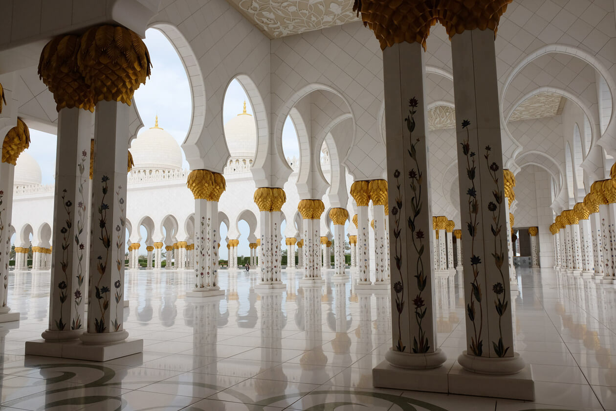 Visiting the Sheikh Zayed Grand Mosque on a day trip from Dubai - Helen ...