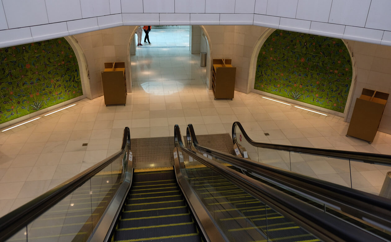 Visiting the Sheikh Zayed Grand Mosque on a day trip from Dubai – Helen ...